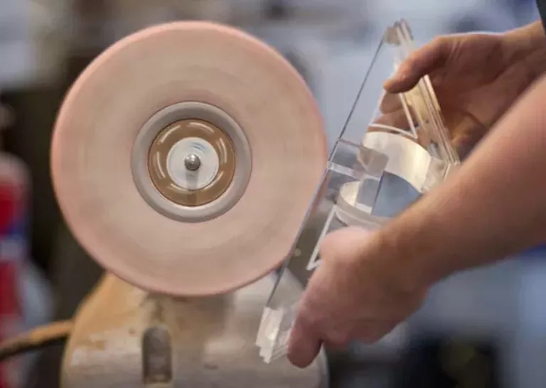 Pulido y Abrillantado de Materiales Plásticos | PlasticExpress